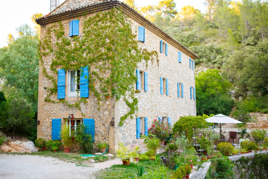 Les caractéristiques d'une maison provençale? - https://www.frac-bn.org